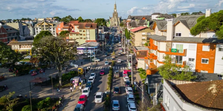 Cidade gaúcha surpreende com parques, neve e segurança