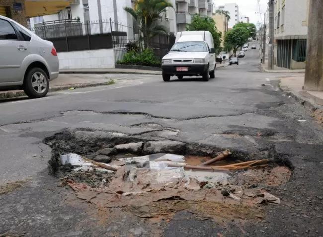 JF sofre com o excesso de buracos nas ruas