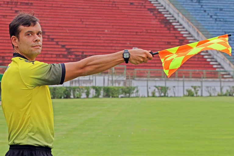 Árbitro assistente da CBF explica possibilidades do árbitro de vídeo