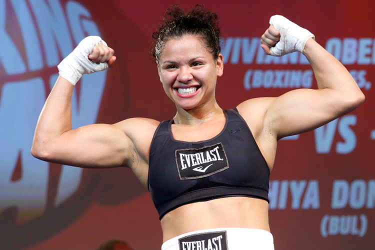 Boxeadora brasileira Viviane Obenauf conta sua trajetória no esporte