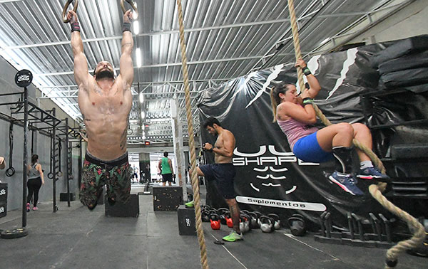 Equipe juiz-forana com dois trios mistos do Crossfit 2585 participa do ...