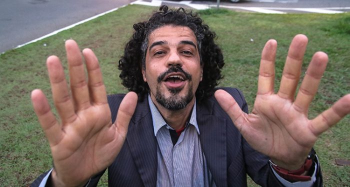 'A gente está se isolando', alerta o storyteller Alexandre Camilo