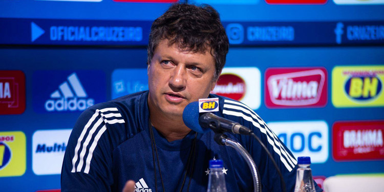 Após ter demissão definida, Adilson Batista tem permanência confirmada ...