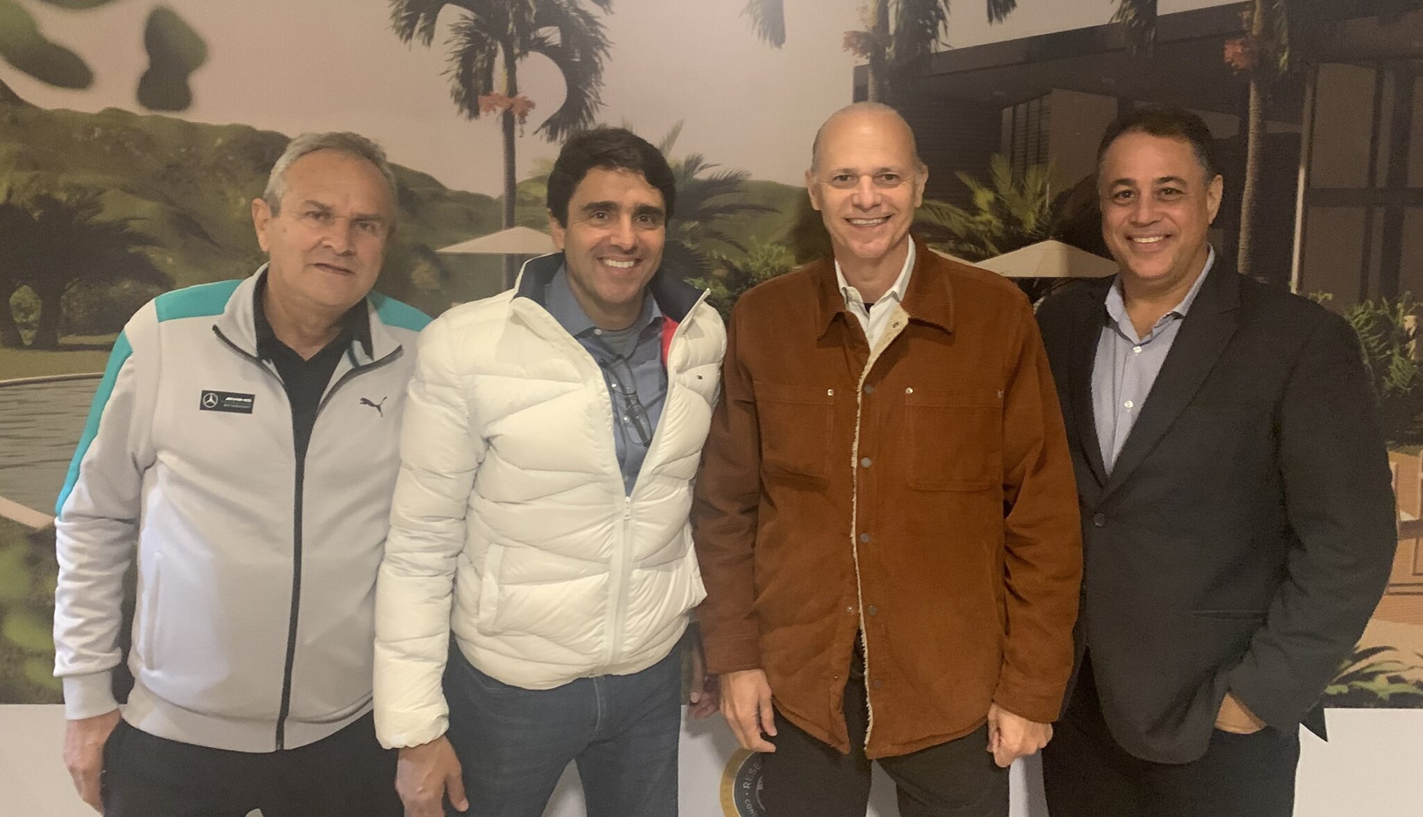 Noel Soares e Valério Ribeiro com os executivos da Cia. Lançamentos ...