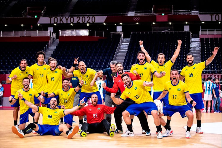 Com Thiagus Petrus, Brasil vence a primeira no handebol masculino