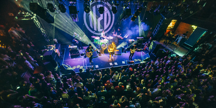 Cultural Bar reabre com shows de Onze:20, Helgi e Inácio