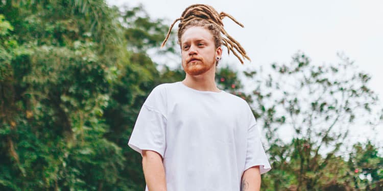 Helgi se apresenta no Bar da Fábrica neste sábado (9)