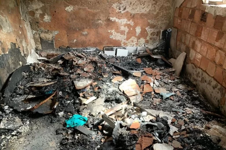 Corpo de Bombeiros combate incêndio no Bairro Progresso