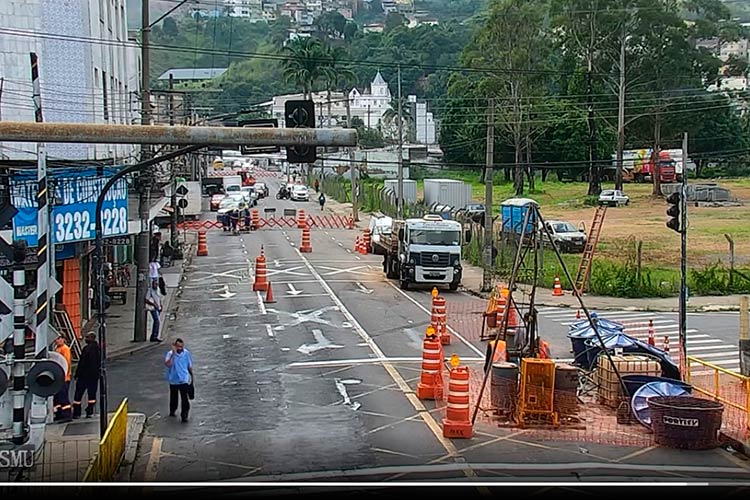 Obras do viaduto na Benjamin Constant alteram trânsito na região central