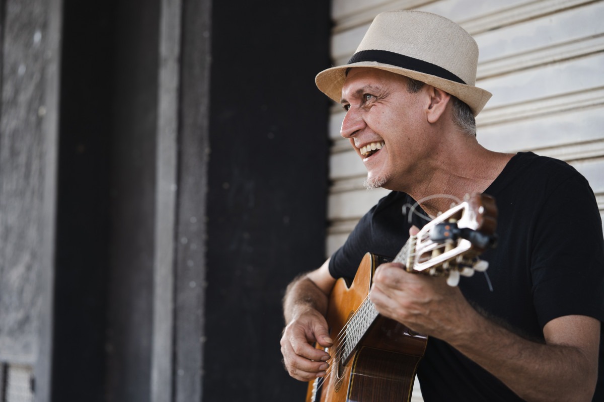 Roger Resende faz show no Cine-Theatro em comemoração aos 40 anos de ...