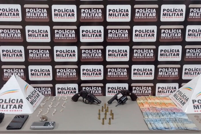 Homens são presos sob suspeita de tráfico de drogas em JF Homens são presos sob suspeita de tráfico de drogas em JF
