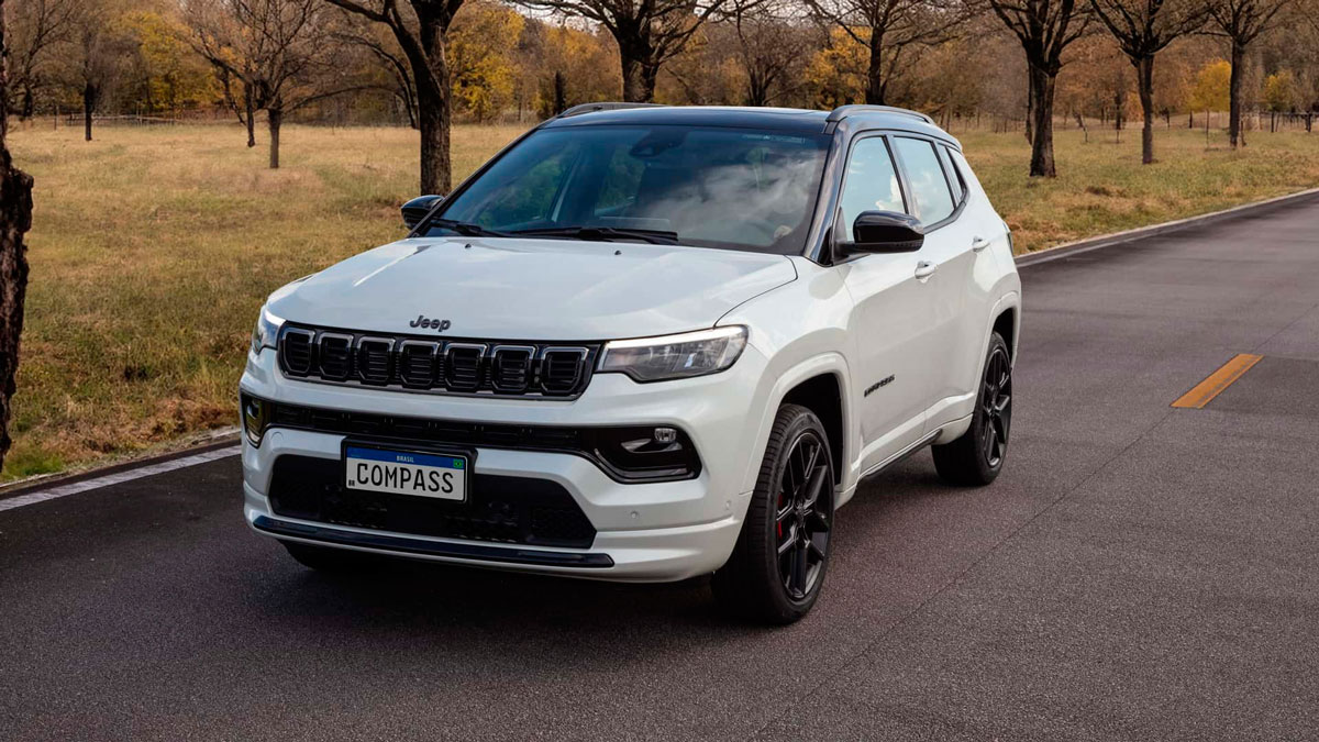 Conheça o novo Jeep Compass Blackhawk, SUV que acelera como esportivo