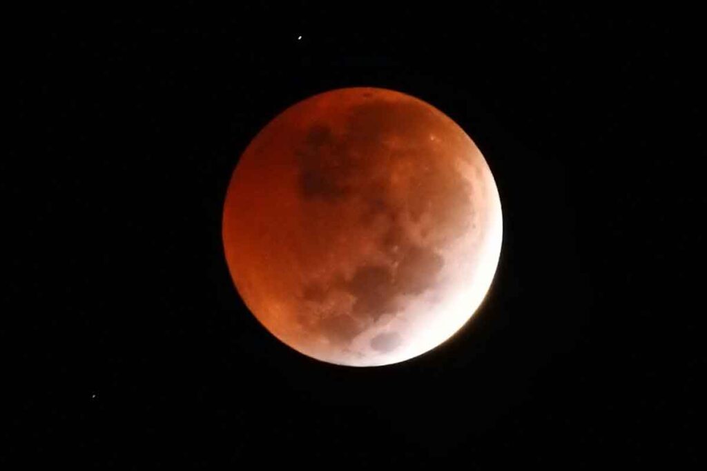 Lua de Sangue: eclipse lunar total mais longo desde 2022 ocorre neste fim de semana; saiba como ver