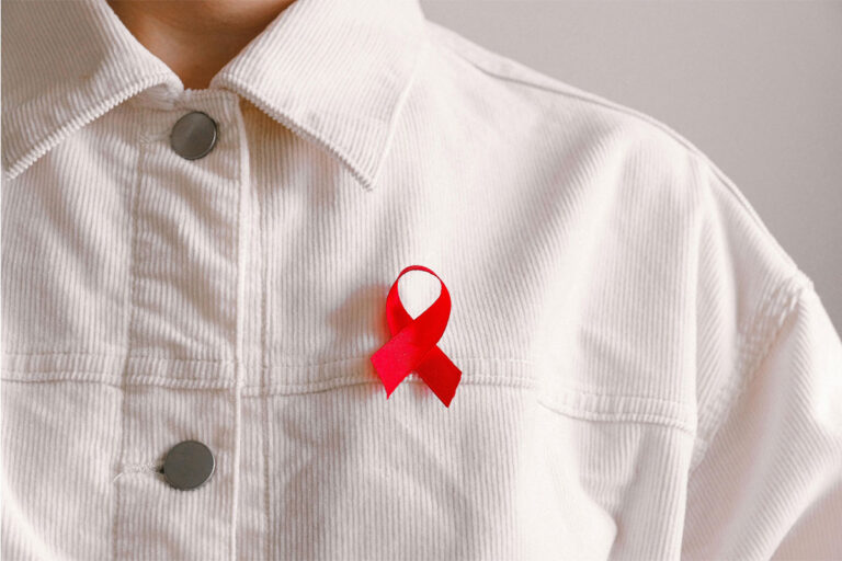 Nova estratégia contra o HIV: medicamento injetável mostra 99,9% de ...