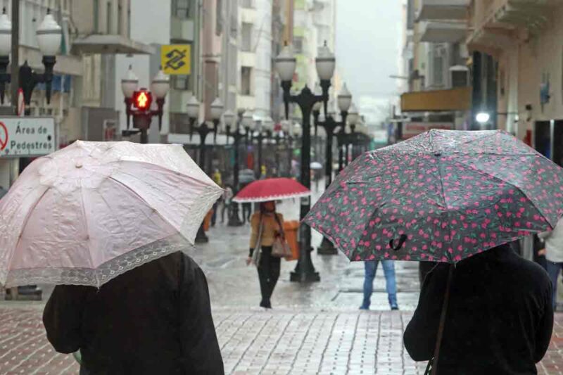 Temperaturas caem em Juiz de Fora e defesa civil prevê onda de frio